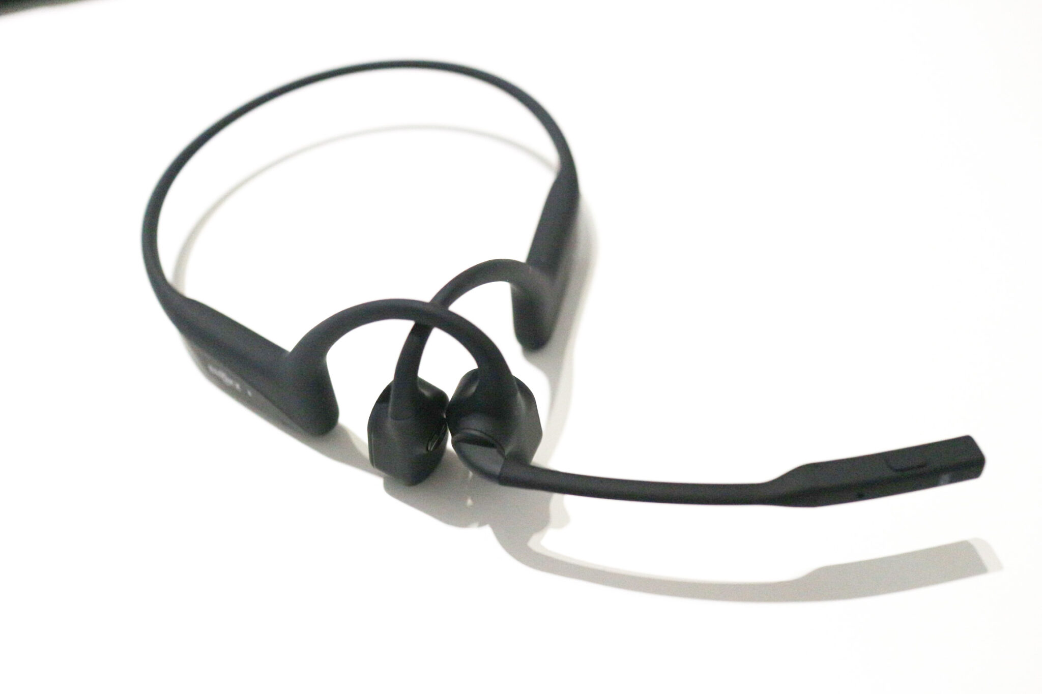 SHOKZ OpenComm2レビュー｜OpenCommと比較・違いを解説 | ガジェラッシュ